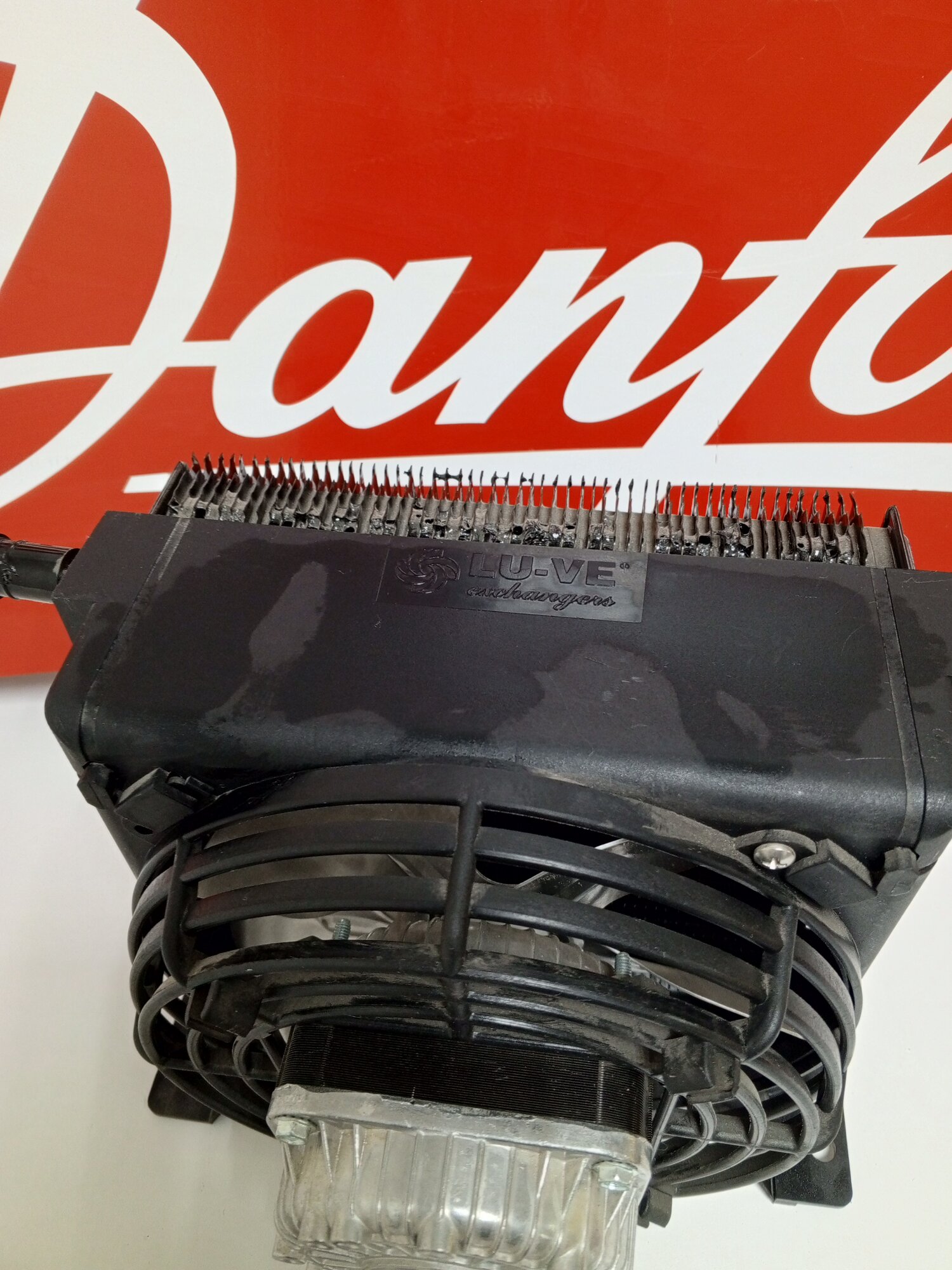 Воздушные конденсаторы STVF, STVF. ES 16 моделей от 470 до 5460 кВт