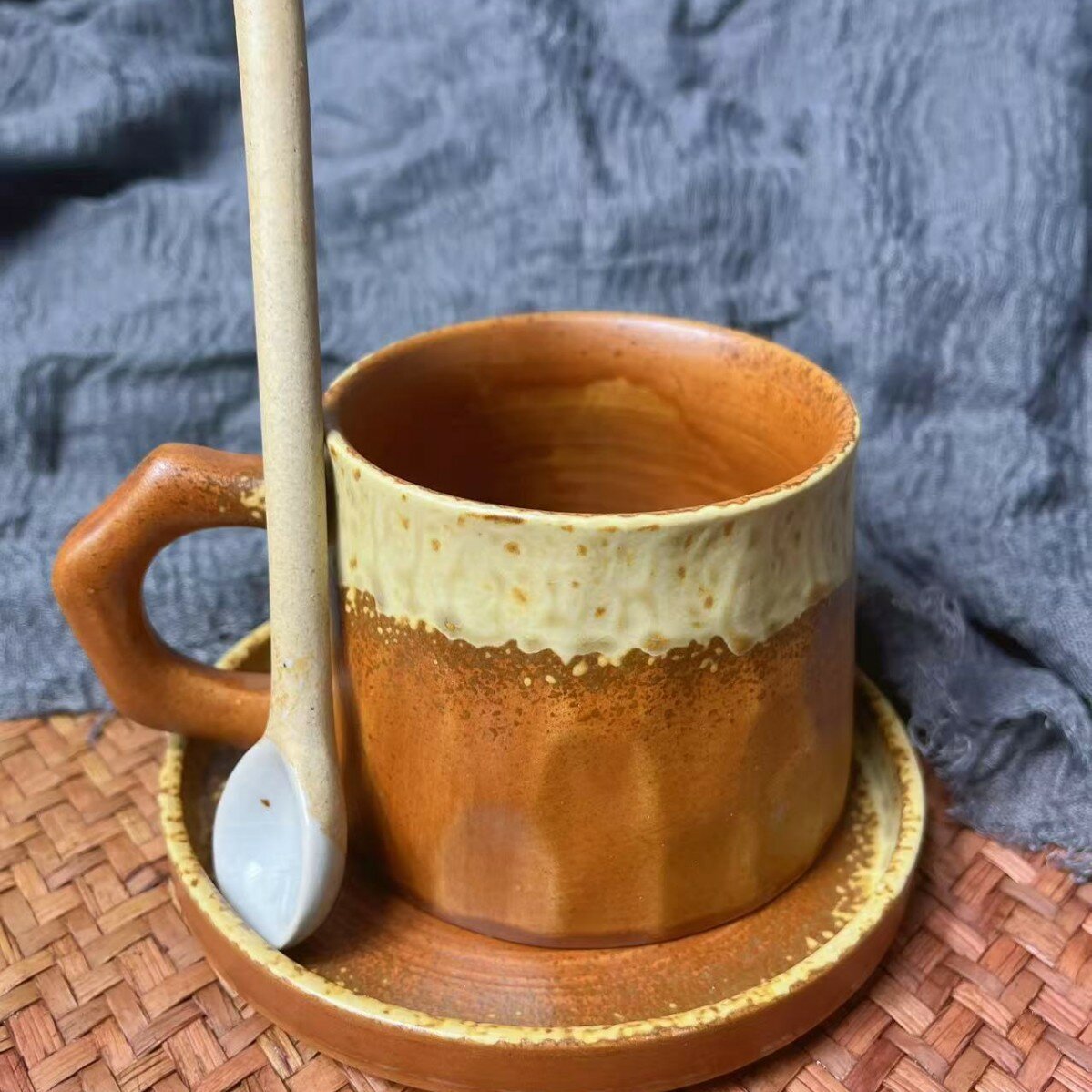 Набор кофейных чашек с блюдцами в японском деревенском стиле, винтажная чашка для завтрака, изготовленная в печи, высококачественная чашка для воды в стиле легкой роскоши, кружка.