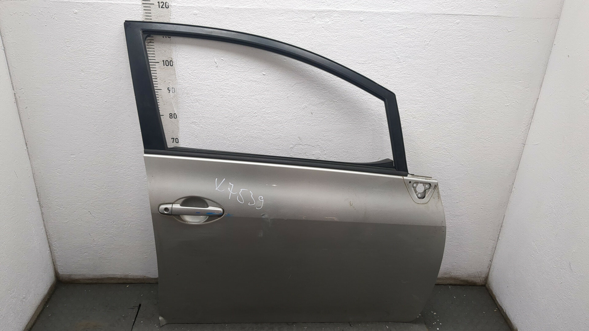 Дверь боковая (легковая) правая передняя Toyota Auris E15 Б/У