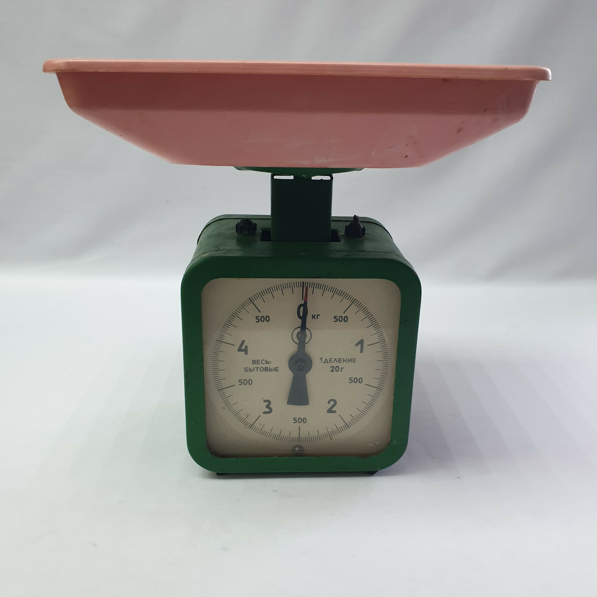 Винтажные весы бытовые, сход краски, металл. СССР.