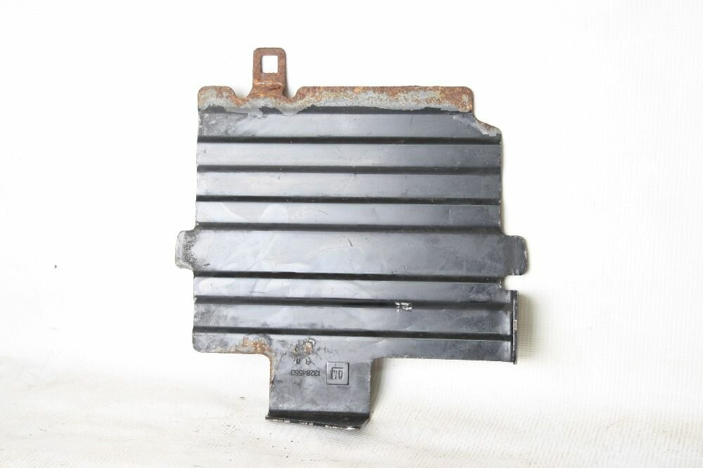 Крепление аккумулятора Opel Astra J