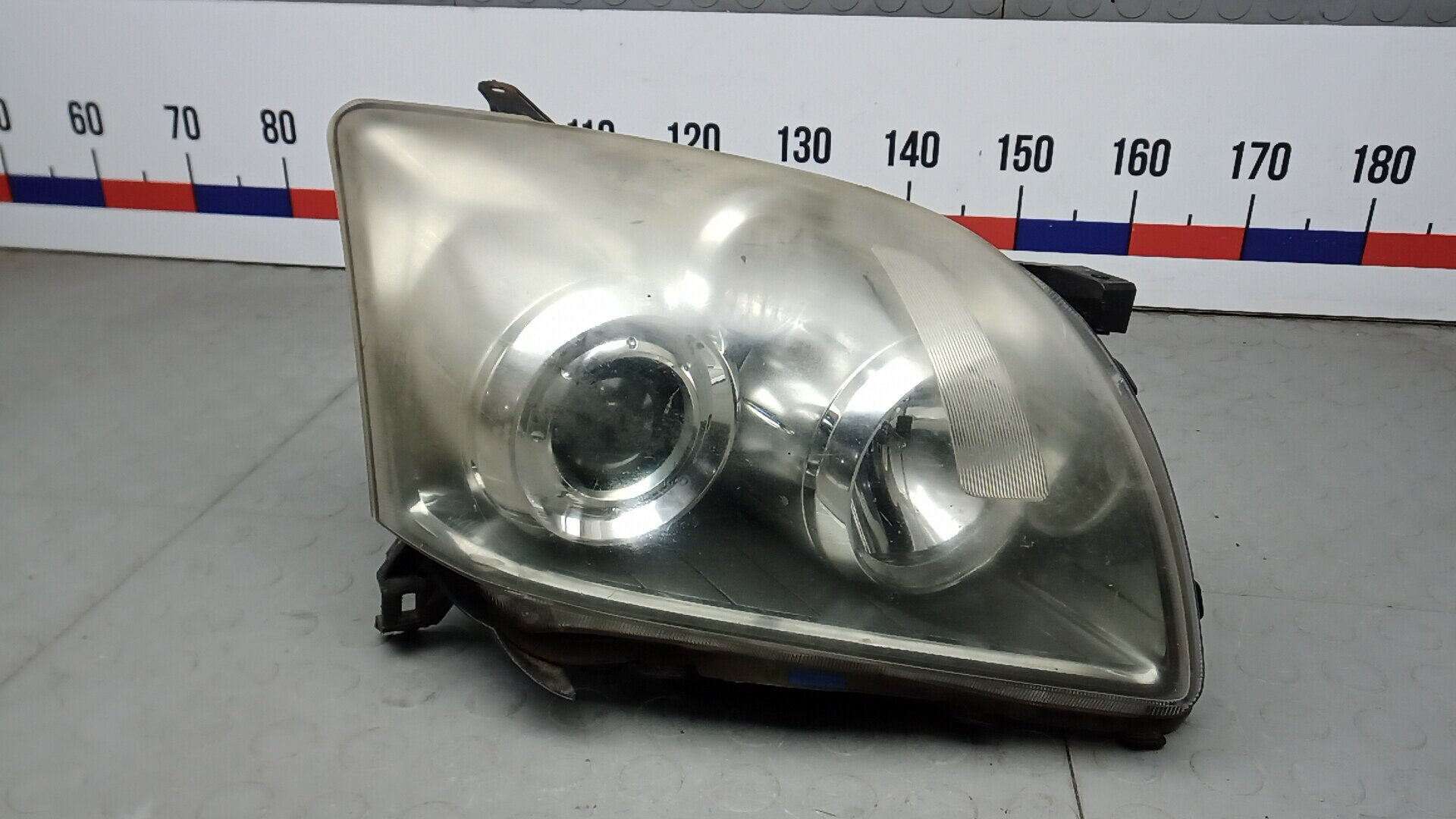 Фара правая TOYOTA AVENSIS T25