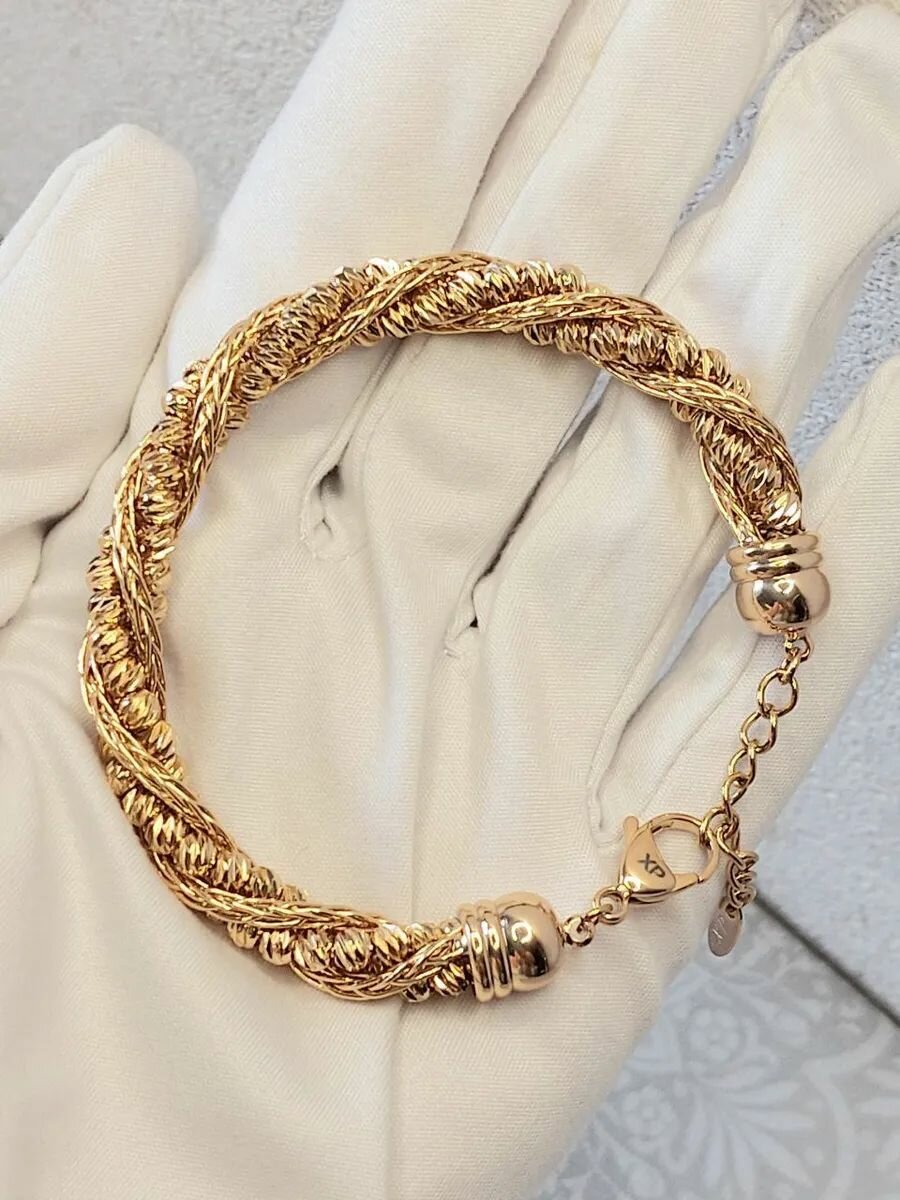 Жесткий браслет