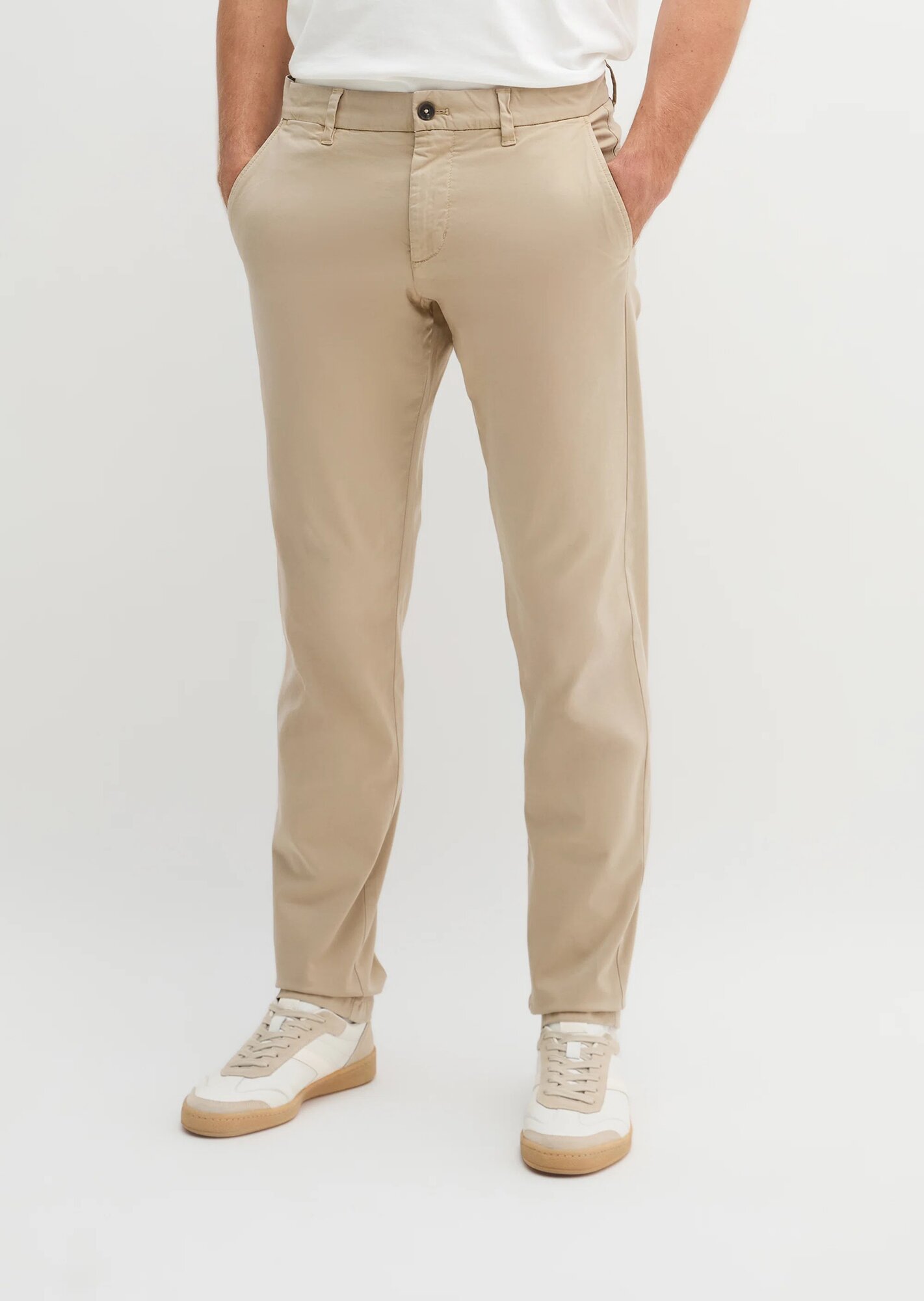 Брюки чинос