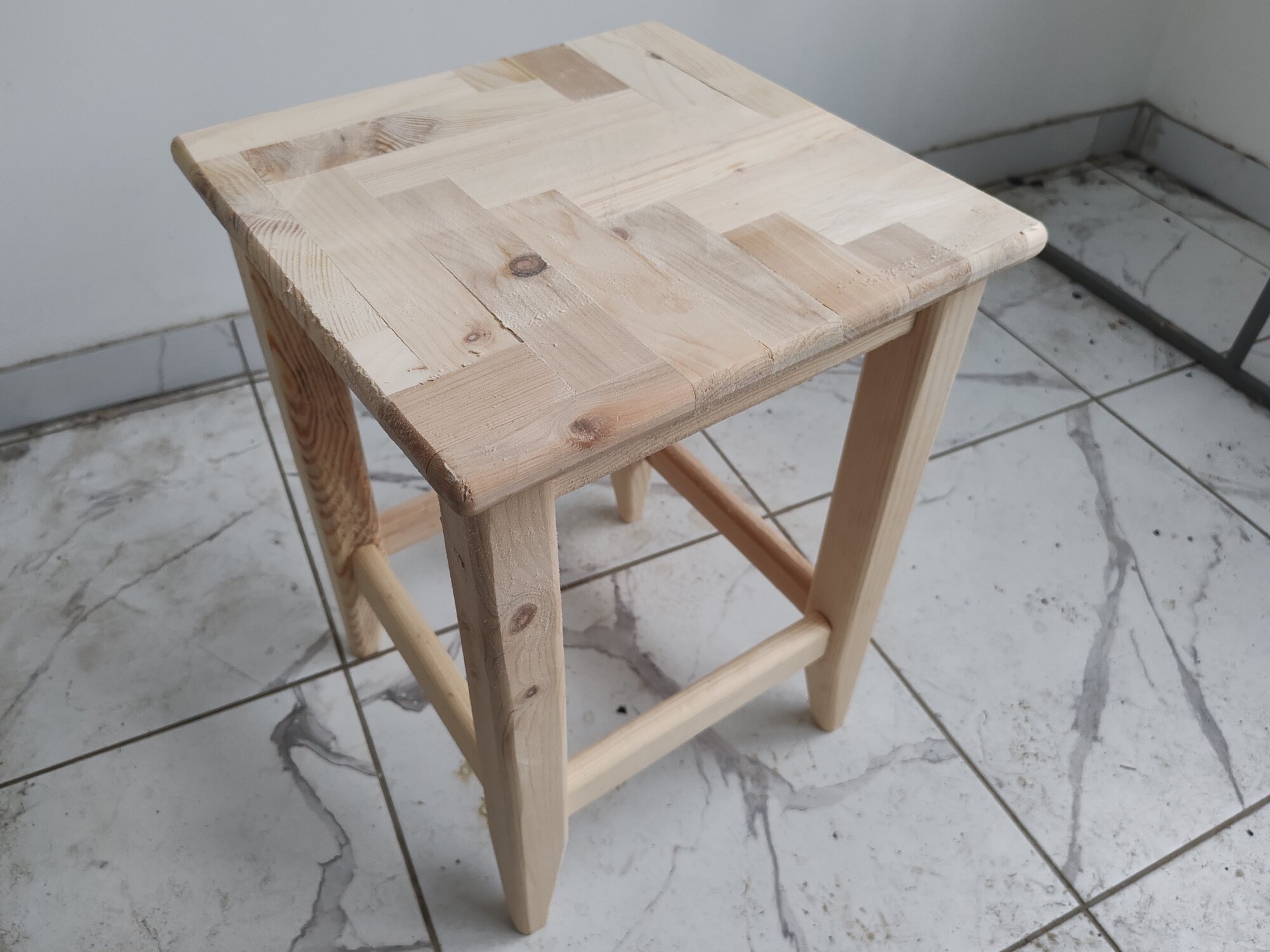 Табурет знсспа, из массива кедра, ручная работа, для дома и дачи, квадратный, без обивки, 45 см х 33 см