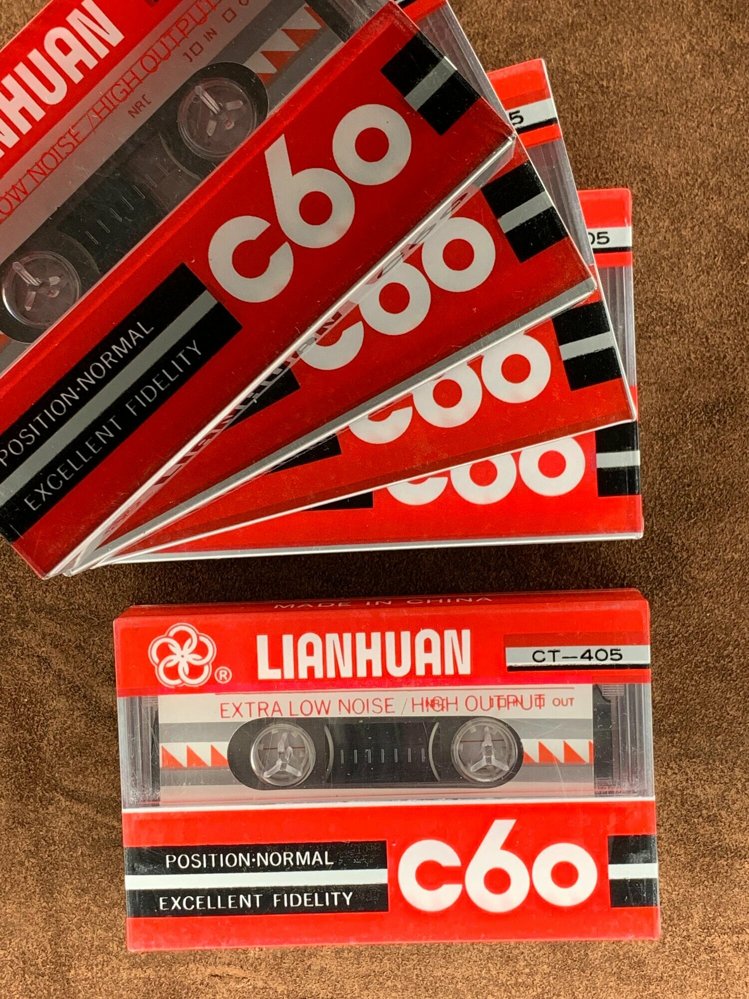 Аудиокассета чистая LIANHUAN C60 новая в заводской плёнке интересный дизайн