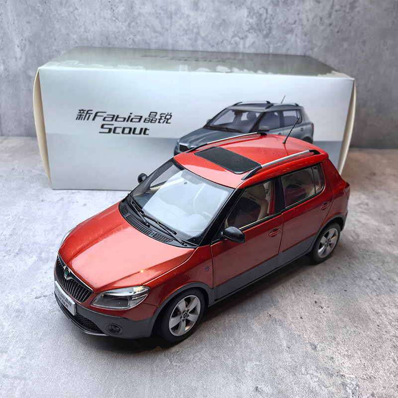 Модель автомобиля Skoda NEW Fabia 1: 18 из металлических сплавов, scout, оранжевый