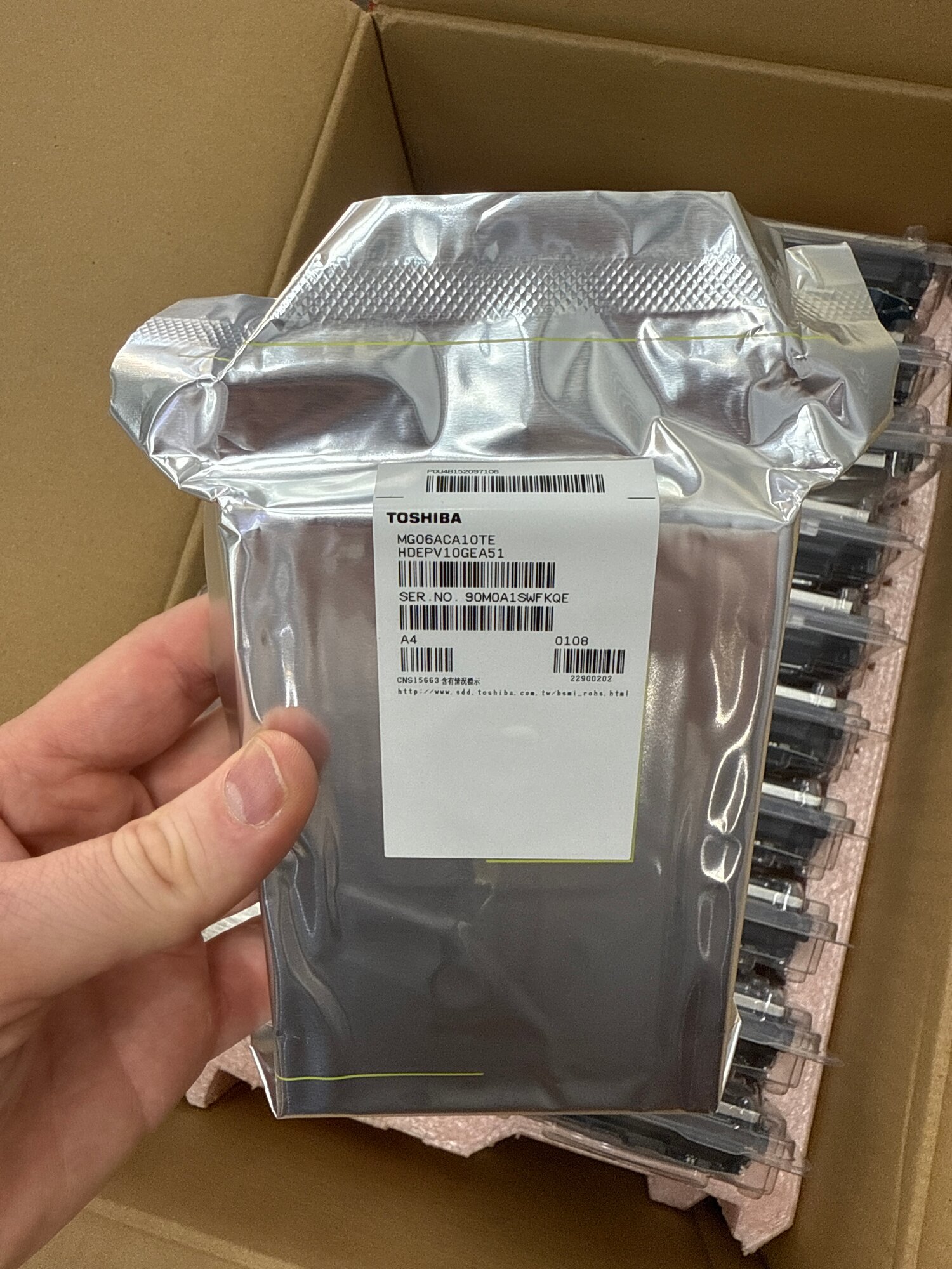 Жесткий диск Toshiba Enterprise Capacity MG06ACA10TE, 10ТБ, HDD, SATA III, 3.5"