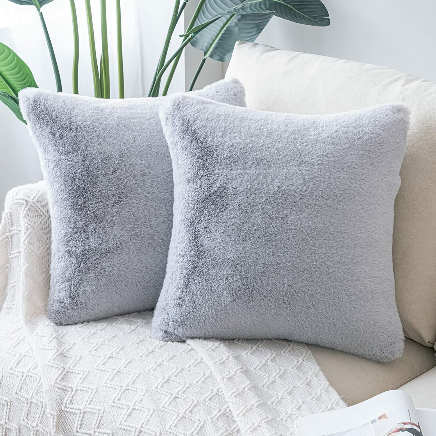 Подушка декоративная меховая 45 х 45см, цвет светло-серый, 1 шт.