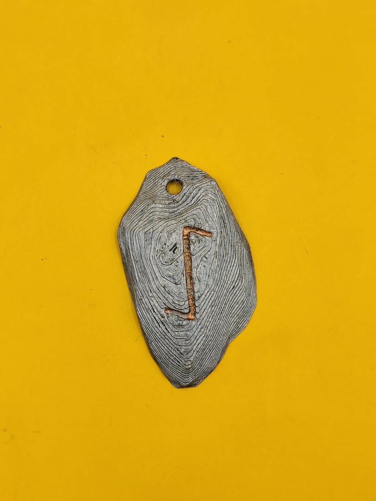 Руна скандинавская -Тис, защита, спокойствие стойкость (Эйваз)