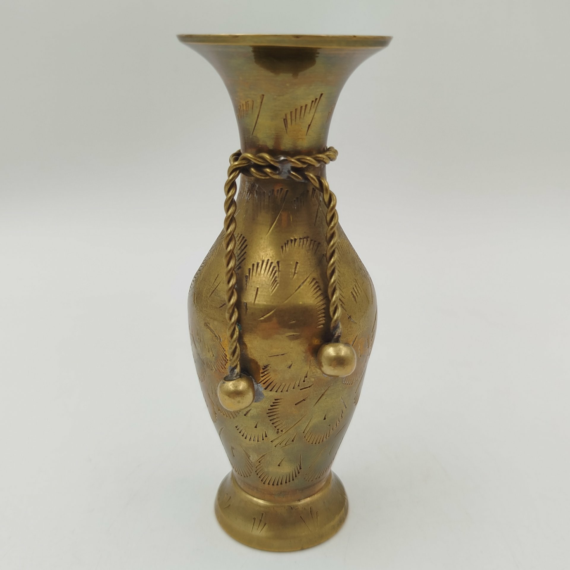 Вазочка с декором в виде шнура, латунь, Индия, 1970-1990 гг.