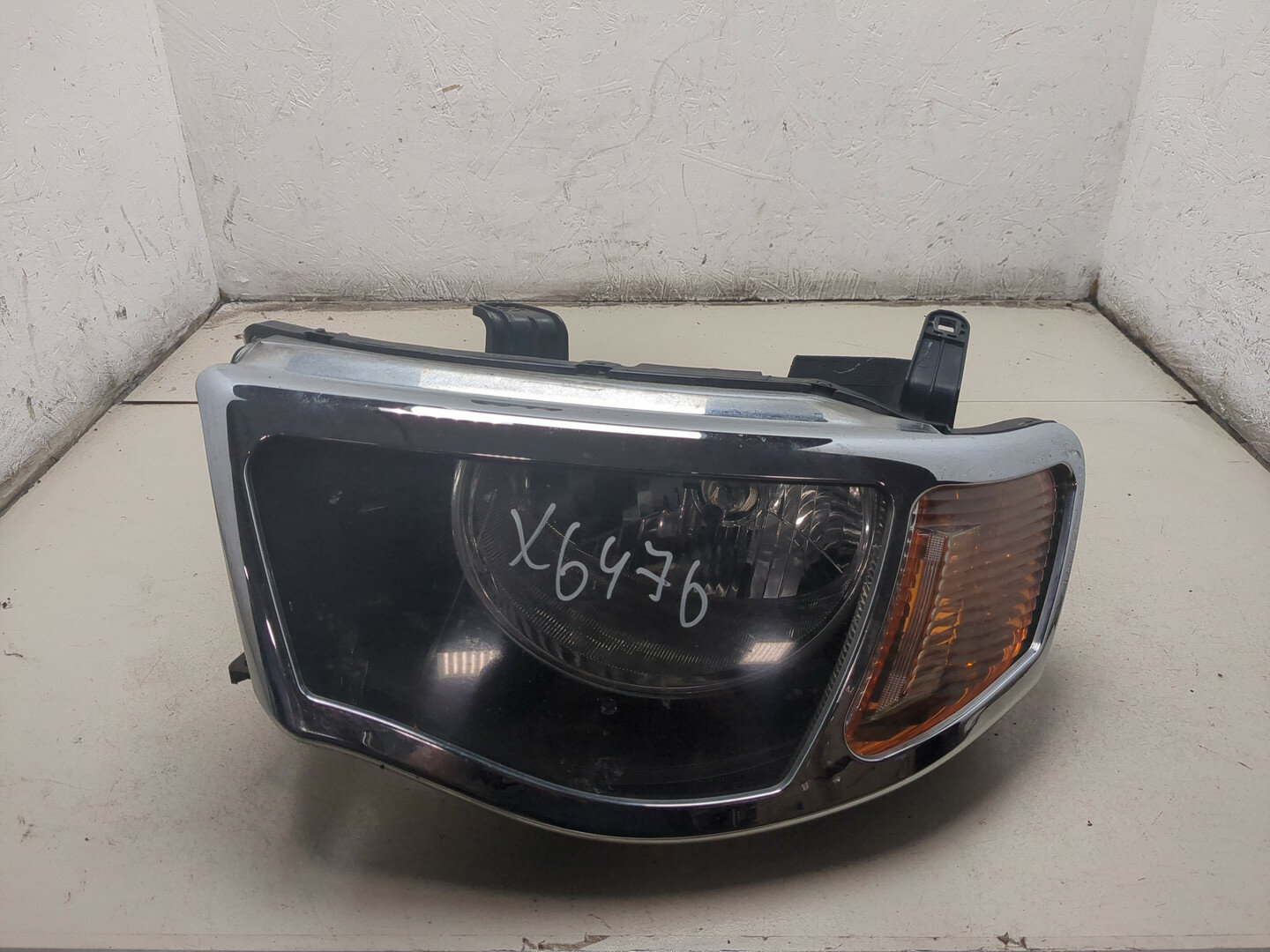 Фара (передняя) левая Mitsubishi L200 Б/У