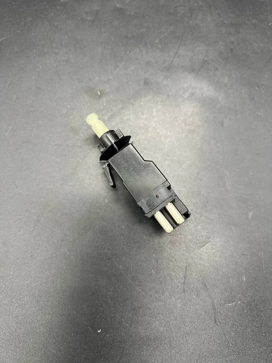 Концевик педали тормоза Новое