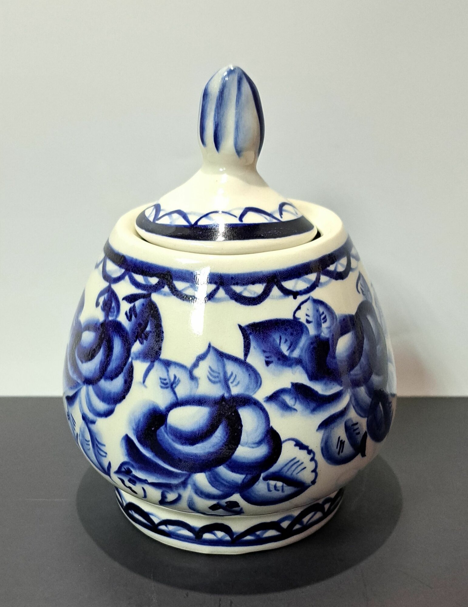 Сахарница винтажная, ручная роспись, фарфор, Гжель, 1970 -1980 гг.