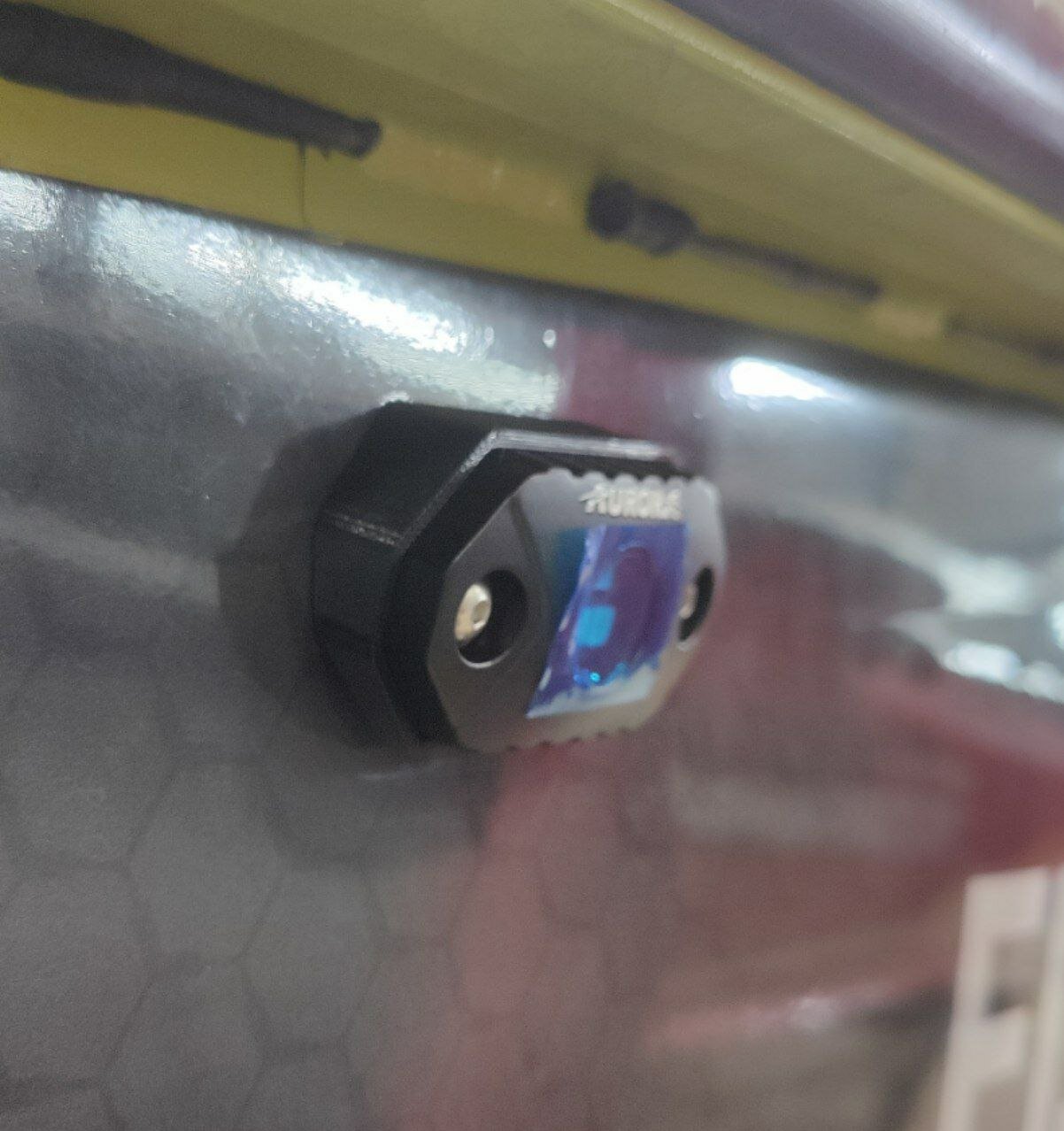 Клиновидная площадка для установки светодиодных фар Aurora, Прокатись. ру