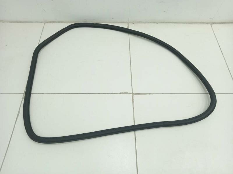 Уплотнитель проема двери задней левой Volkswagen Polo HB 2009