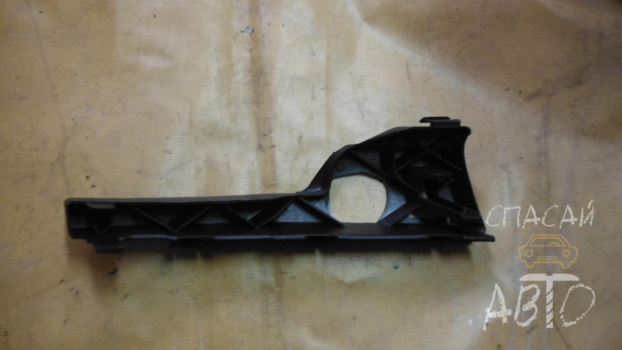 Кронштейн переднего бампера Ford Focus II, левый, черный (запчасти и комплектующие)