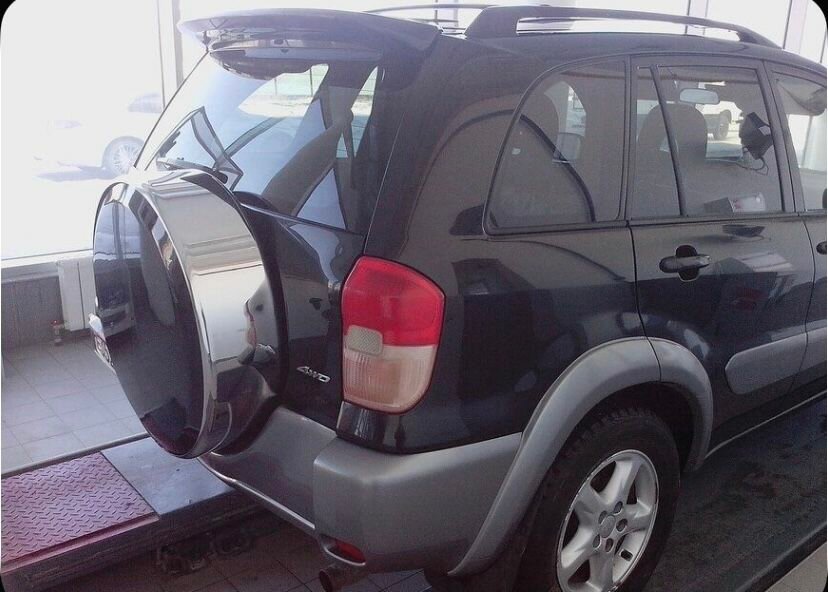 Бокс запасного колеса (235/60 R16) с черной глянцевой тарелкой