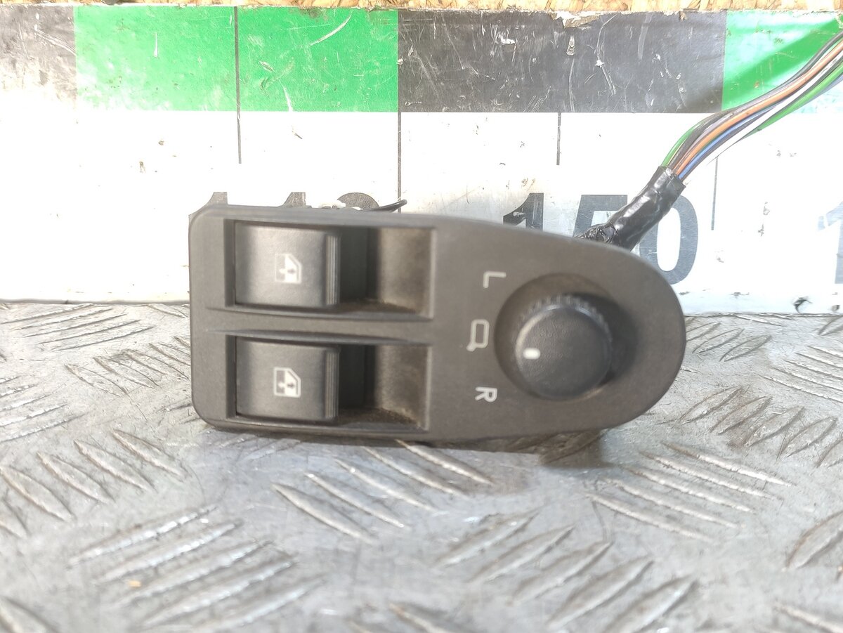 Блок управления стеклоподъемниками UAZ Patriot 31633769400