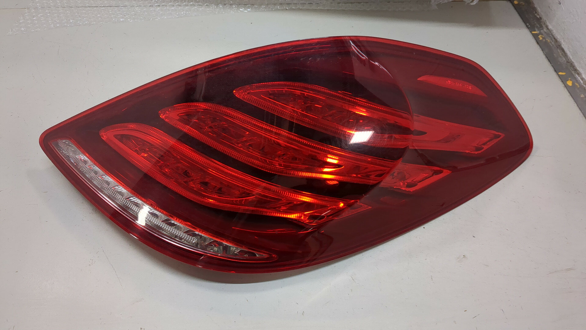 Фонарь (задний) правый Mercedes S W222 Б/У