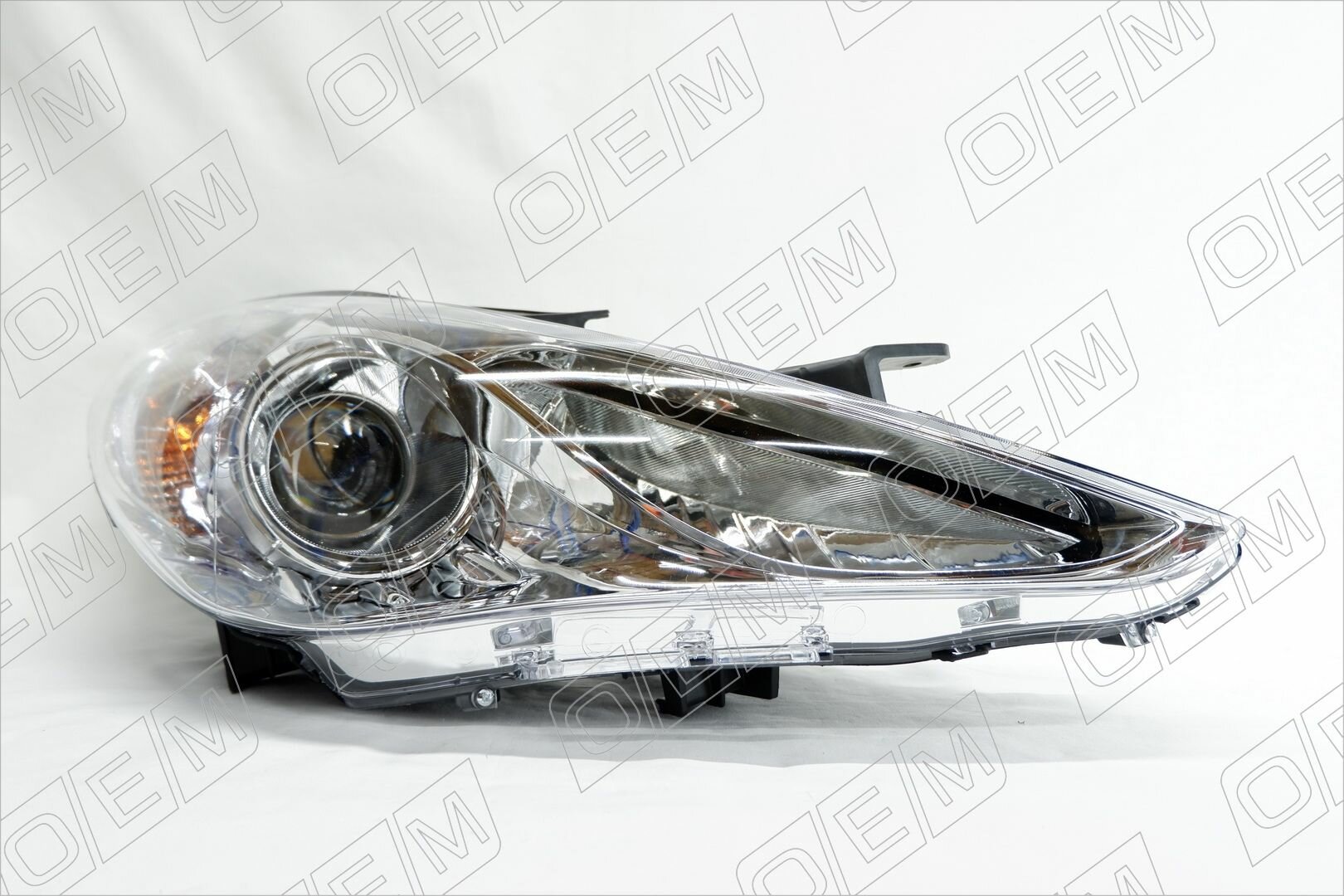 Фара правая Hyundai Sonata 6 YF 921023S020, Хендай Соната, год с 2009 по 2014(Правая)