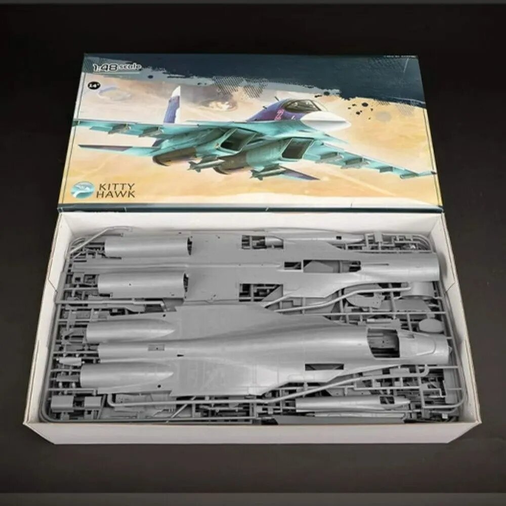 Kitty Hawk 80141 1/48 Российский Су-34 FullBack NEW сборная модель самолета — фото 1