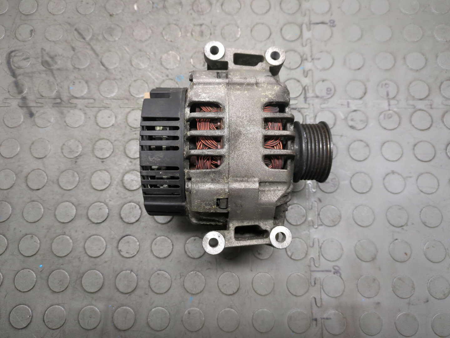 Генератор Audi A4 (B6) Б/У