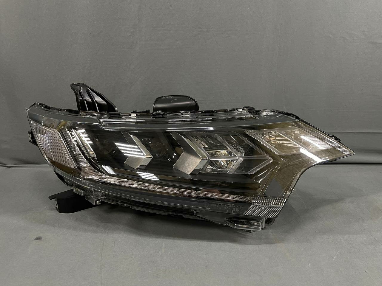 Фара правая Mitsubishi LWMB17001R