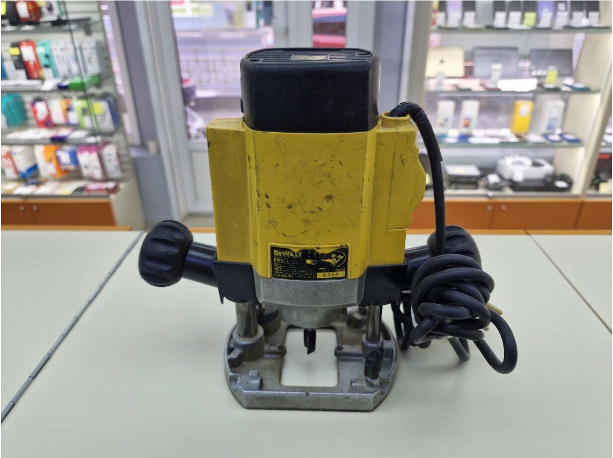 Фрезер DEWALT DW615 Б/У Уценка