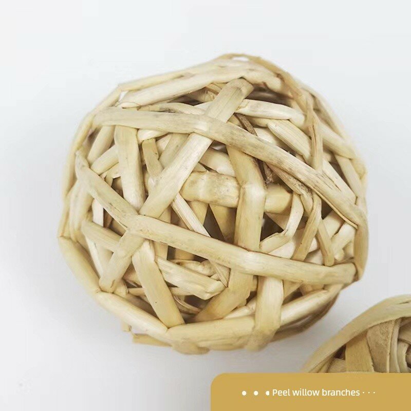 Шар из очищенных веток ивы для чистки зубов кроликов и морских свинок