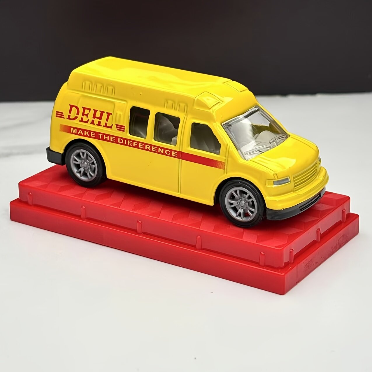 Модель автомобиля в масштабе 1:43 из сплава, желтый, артикул CEVSGE-85335, коллекционная модель для интерьера и подарка
