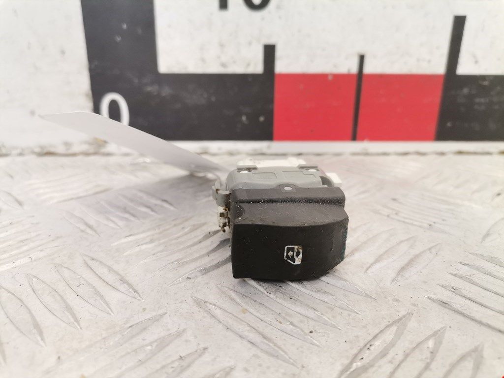 Кнопка стеклоподъемника / 1519239 2808202 8200060046 для Renault Scenic 2 (с пробегом)