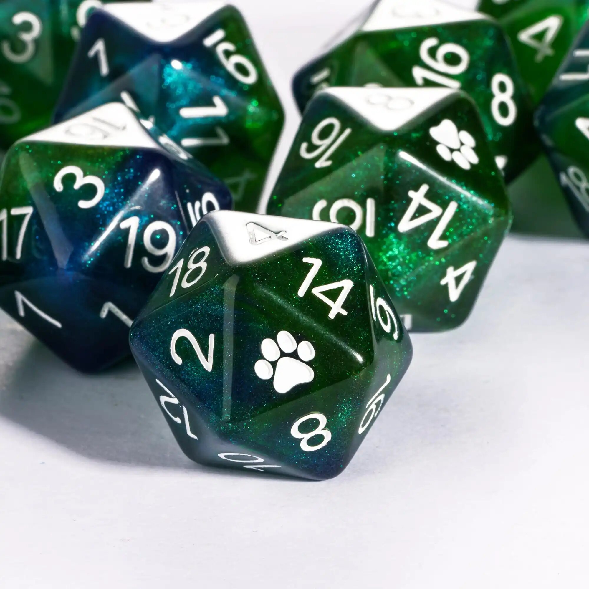 Cat Claw D20 Dice Симпатичные игровые кубики 5 шт. Смола 20 боков D20 Многогранные кубики Набор для ролевых игр Настольные игры Настольные аксессуары