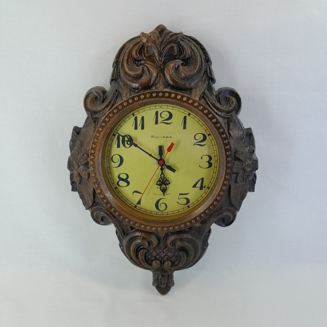 Часы настенные "Янтарь", кварцевые, пластик, рабочие, потертости, винтаж, СССР