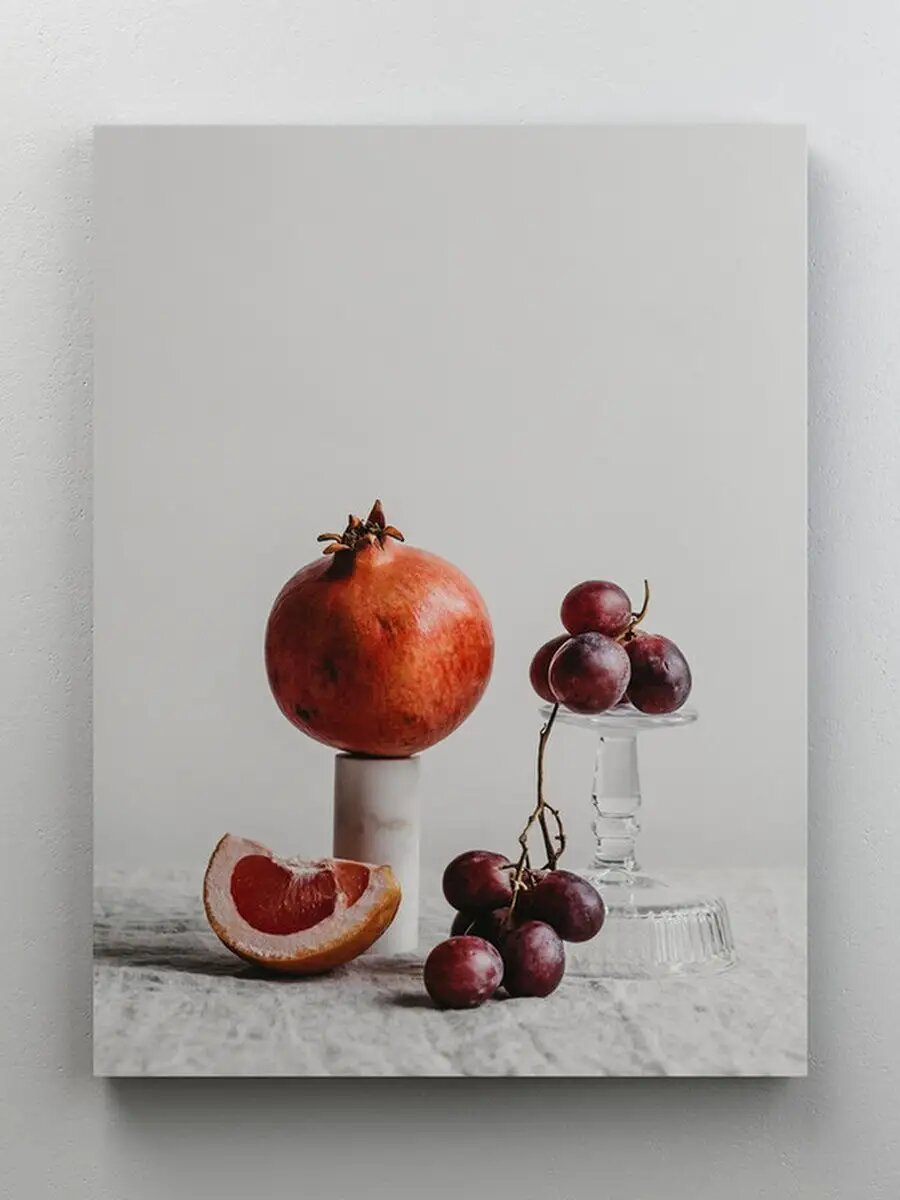 Интерьерная картина на холсте "Виноград, гранат и долька грейпфрута" размер 30x40 см