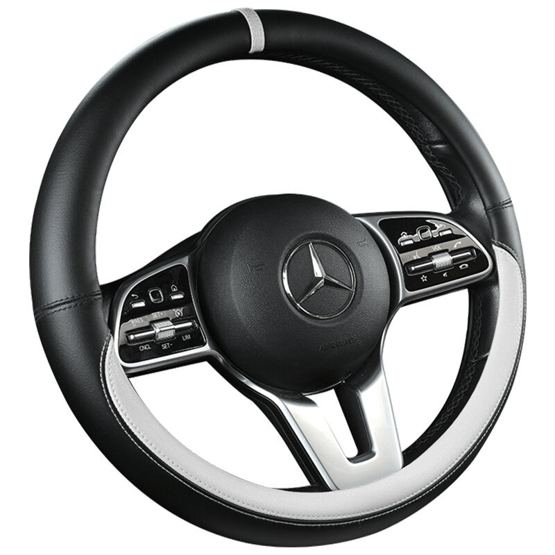 Four seasons использует чёрный комплект F14 с переменным цветом и круглым рулевым колесом