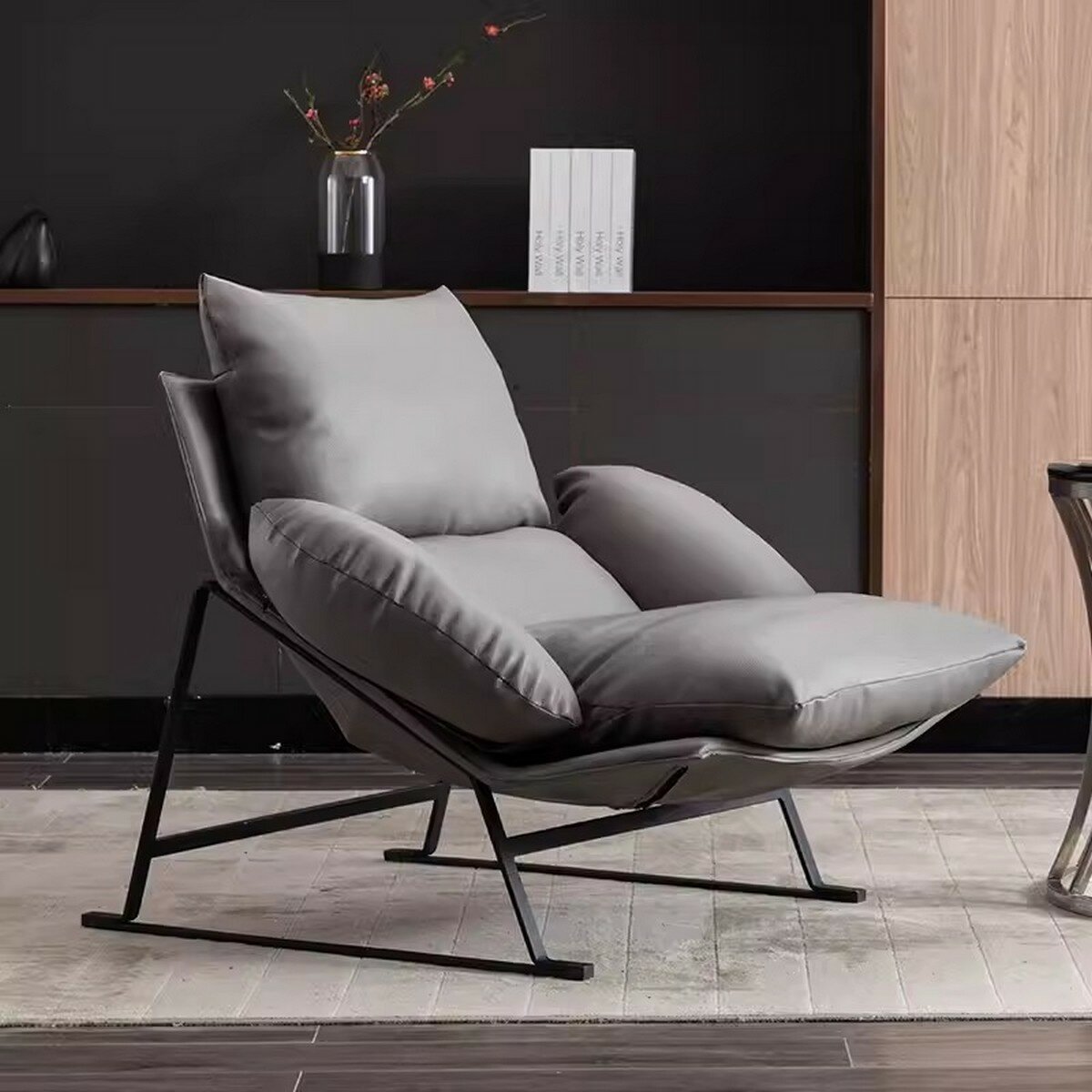 Кресло в стиле Belair, металлический каркас (серый, кожзаменитель)