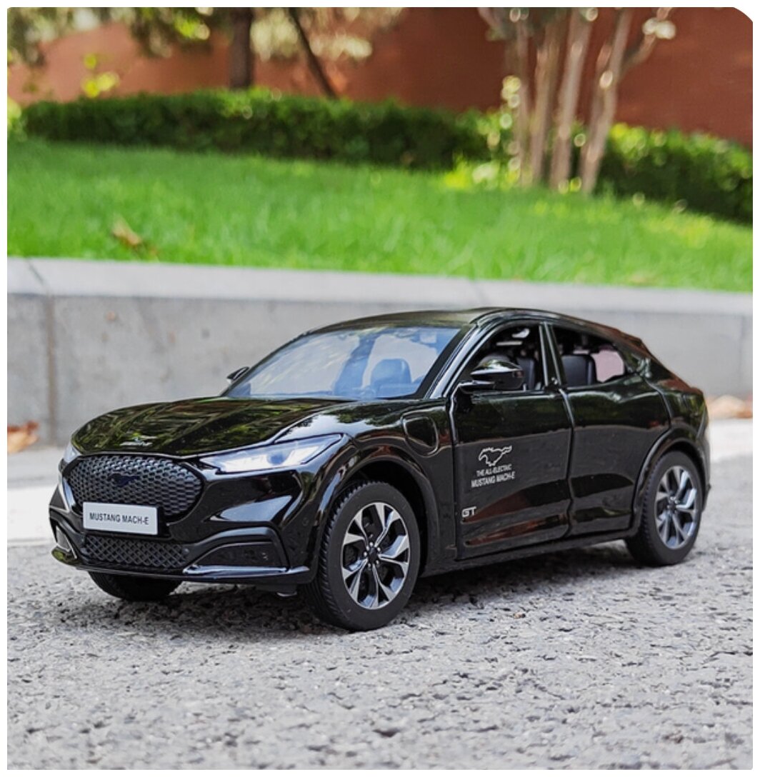 Коллекционная модель Ford Mustang Mach-E 1:24 (металл, свет, звук) KL
