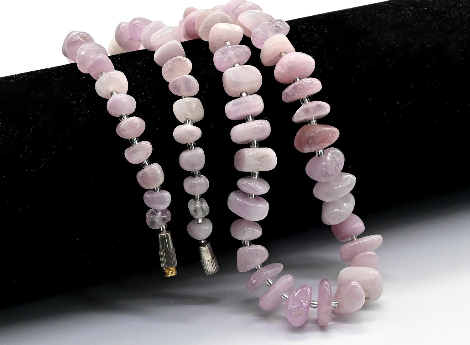 Бусы, кунцит