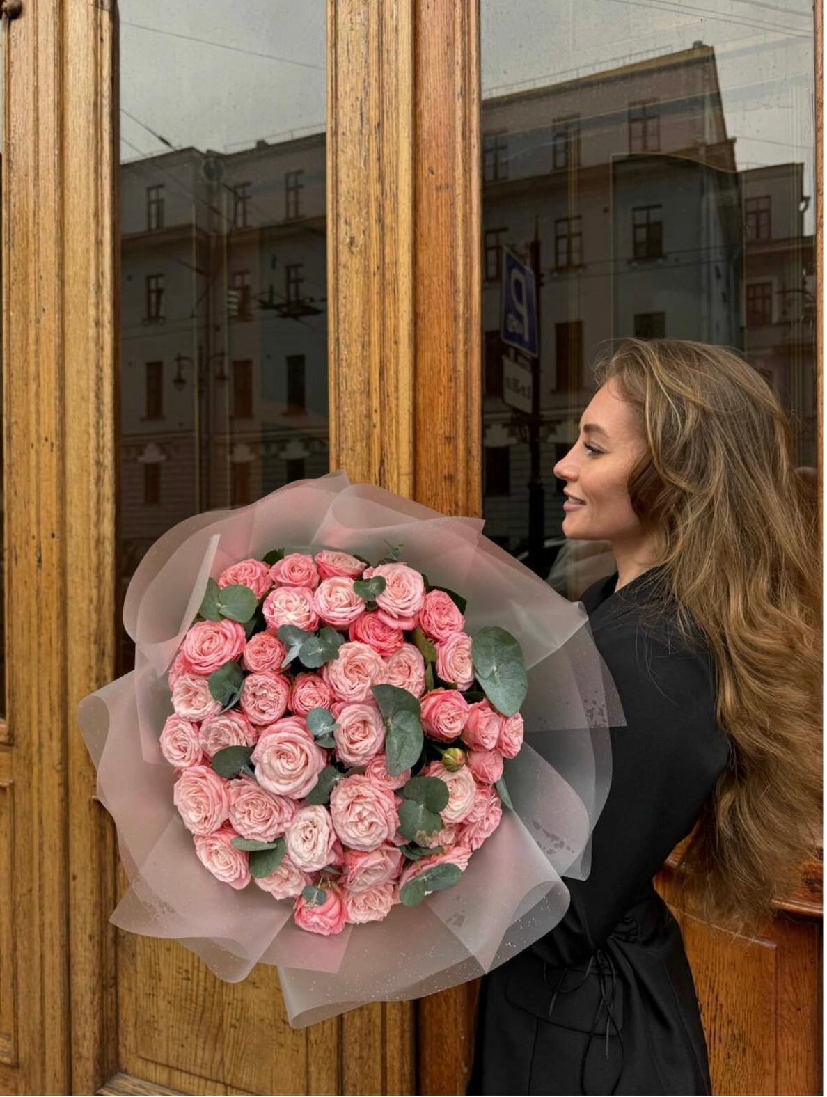 Цветы живые букет из 35 розовых пионовидных роз Флеш Бомбастик