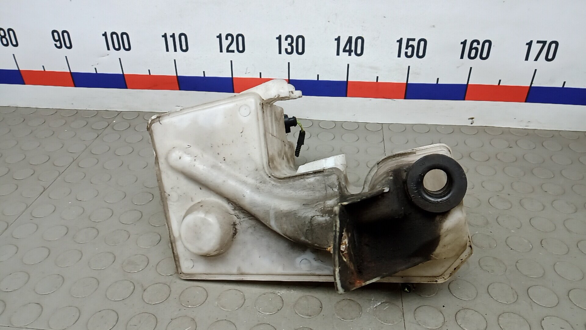 Бачок омывателя VOLKSWAGEN TRANSPORTER T5