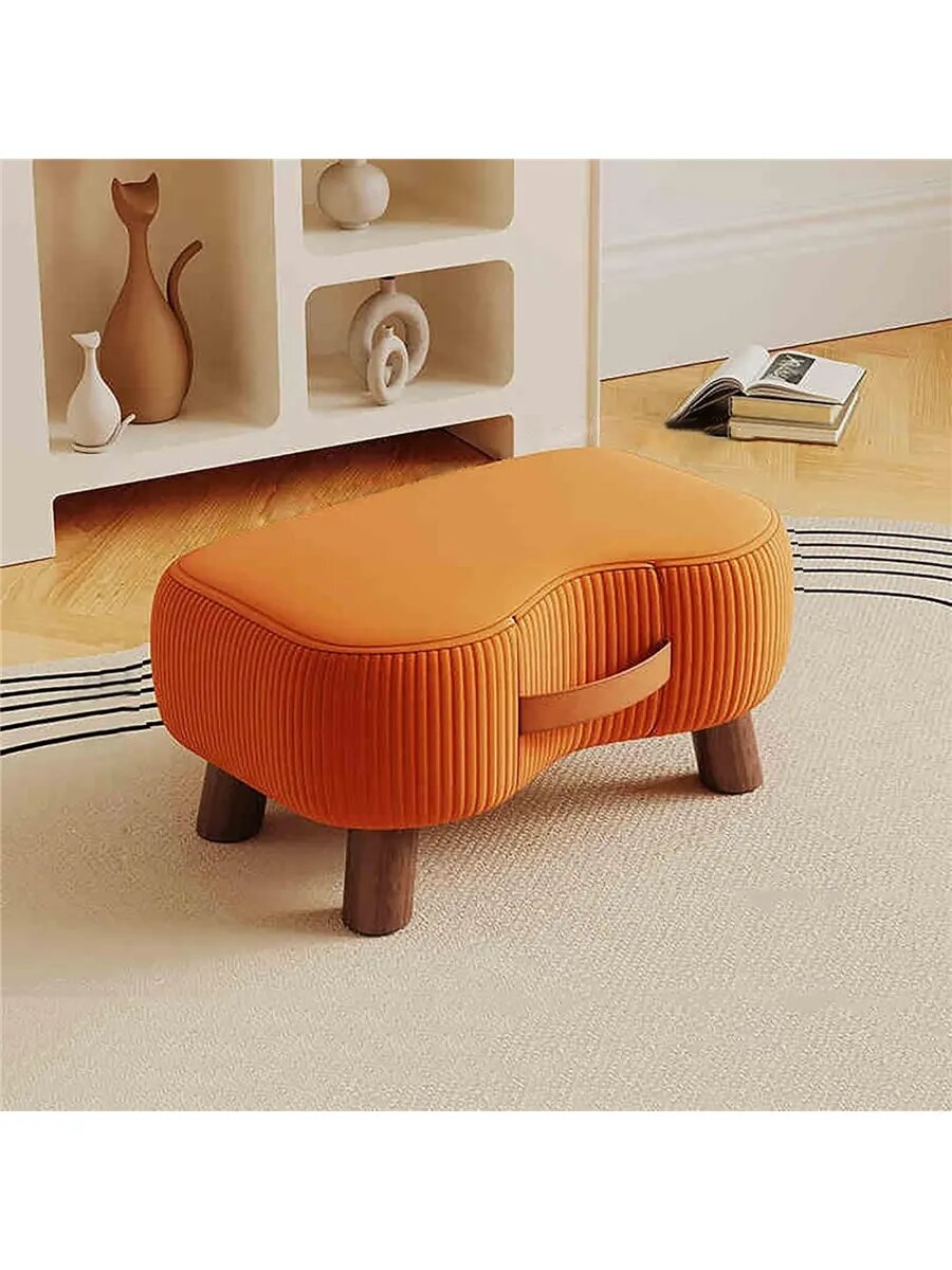 Маленькая табуретка для смены обуви