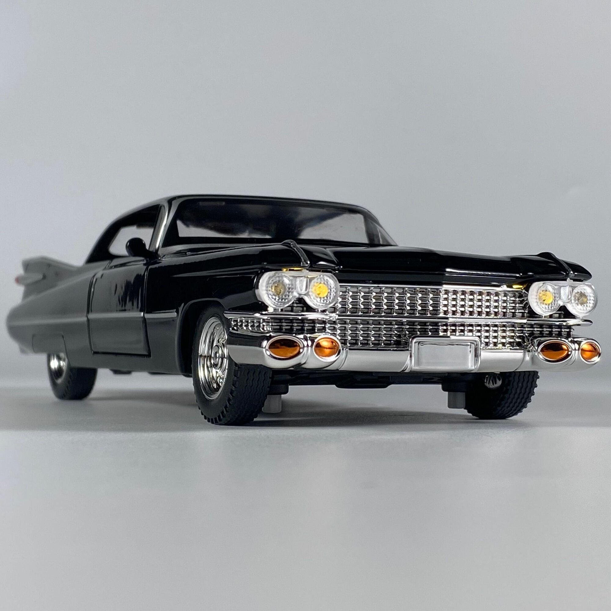 Машинка металлическая инерционная Масштаб 1:24 Eldorado Biarritz 1959 Series 62 Детская игрушка модель С звуком и светом