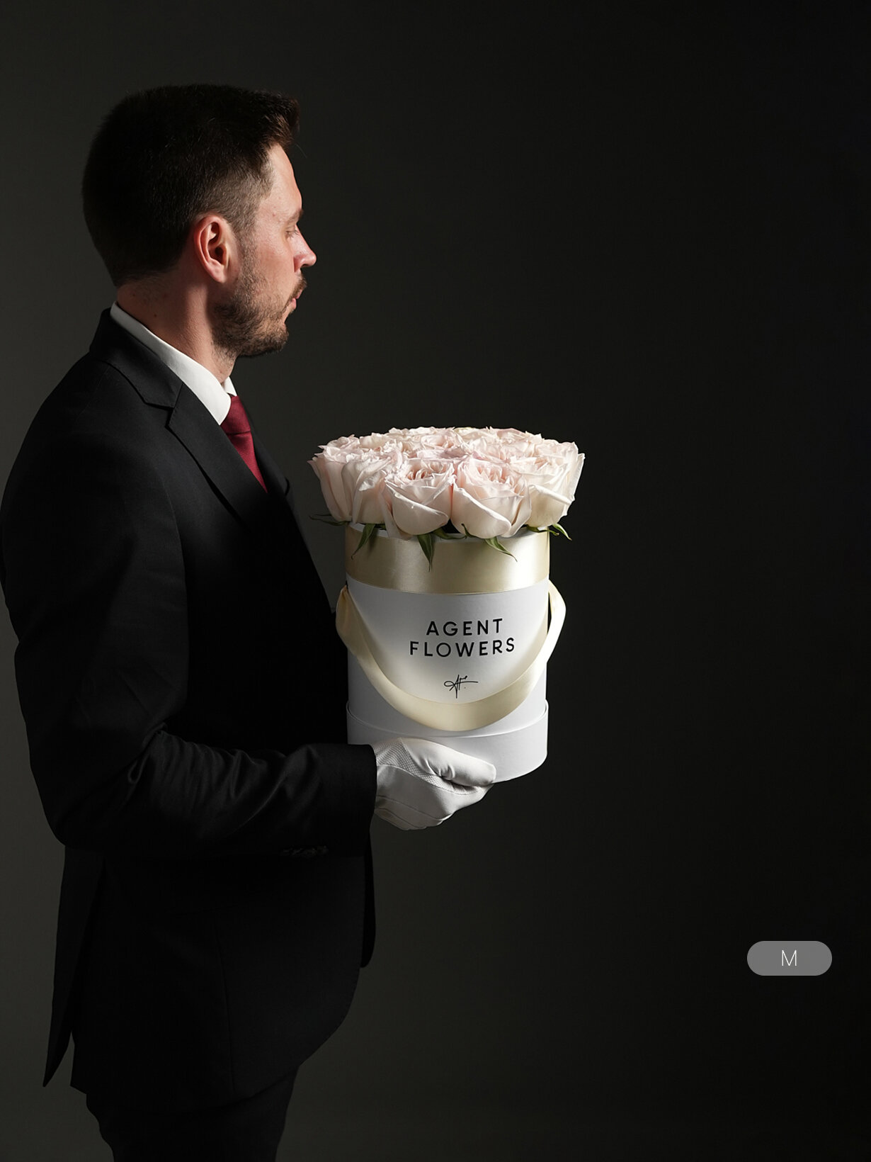 Пионовидные ароматные розы White O'Hara в шляпной коробке - M (Ø 20см) - Розовая