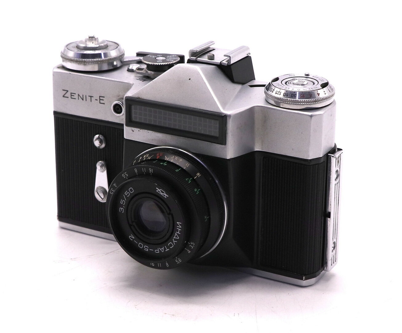 Фотокамера Зенит Е + Индустар-50-2 (СССР, 1977)