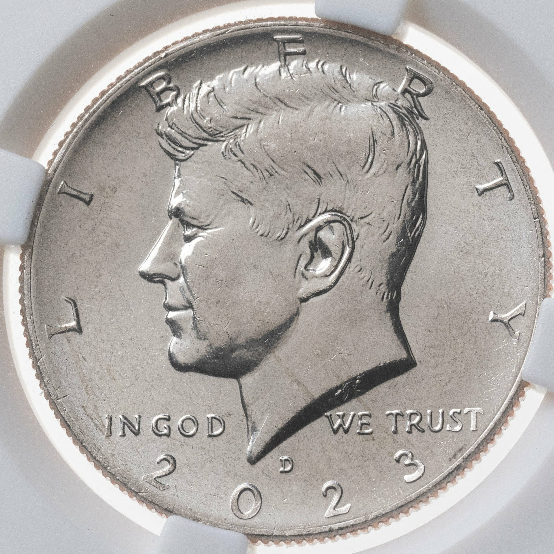 США 50 центов 1/2 доллара, half dollar 2023 D "Kennedy Half Dollar Кеннеди" в слабе DNC MS67, Мельхиор медь-никель