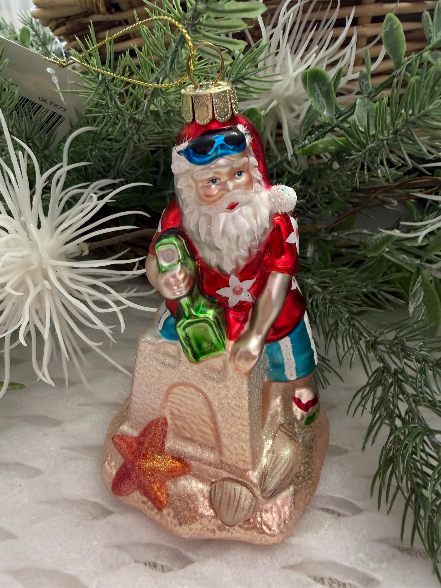 Елочная игрушка Holiday Classics "Санта на каникулах", ручная роспись, стекло, 12.5 см
