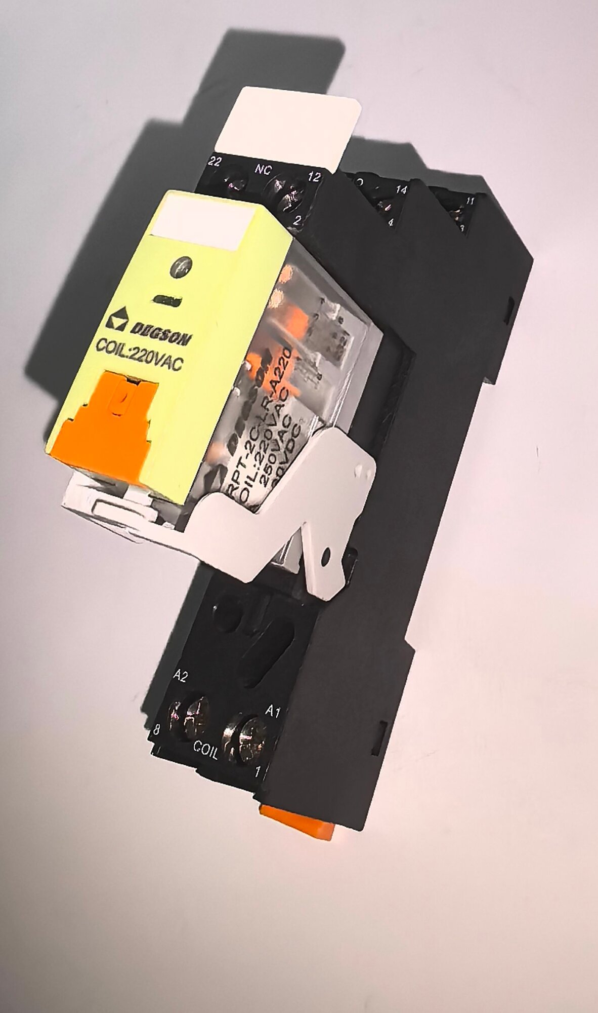 Реле с колодкой DRPT-2C-LR-A220, Реле, 2 группы переключающих контактов, 8A, 250VAC/30VDC, светодиод + тестовая кнопка, DEGSON , 1 компл.