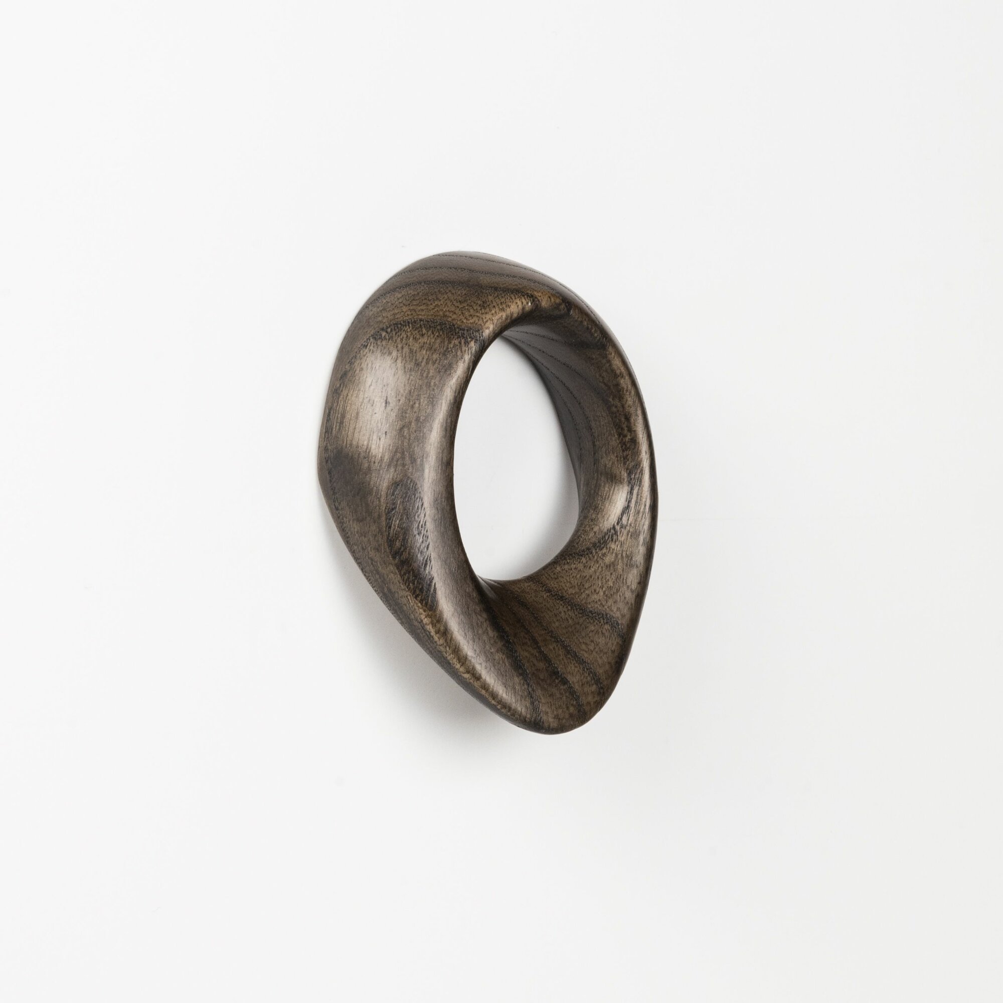 Ручка мебельная, деревянная, м/о 32 мм, модель: "Atoll" 1 шт.