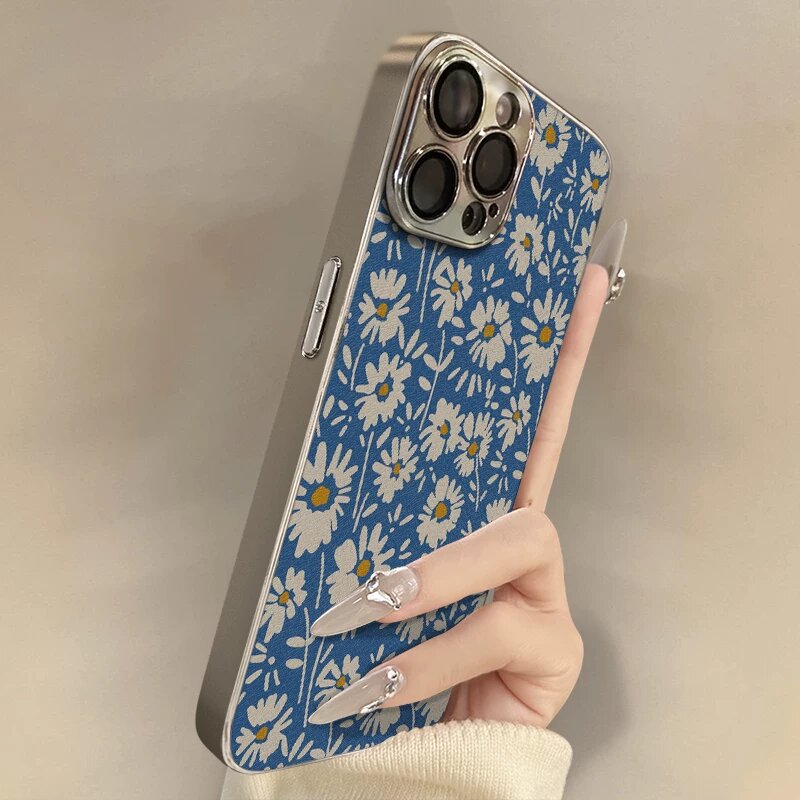Чехол для iPhone 16 Plus с серебристым ободком, электрохромированный кожаный узор, дизайн ромашек